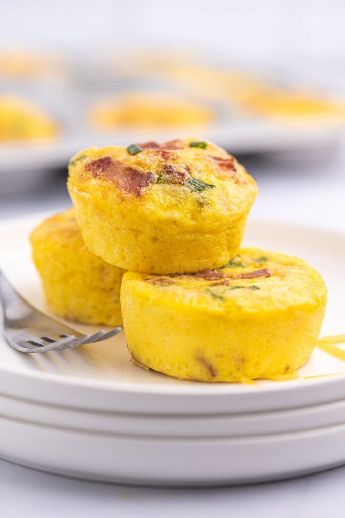 Cheesy Bacon & Chives Omelet Cups Recipe | Cutefetti
