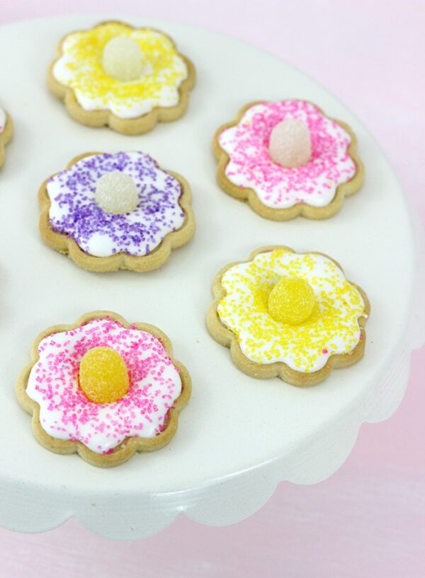 Easy & Cute Flower Cookies with 4 Ingredients