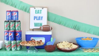 Eat, Play, Win! Football Party Table Ideas | Cutefetti