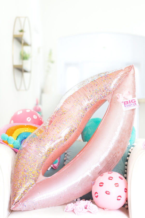 BIG Kiss Valentine | Cutefetti