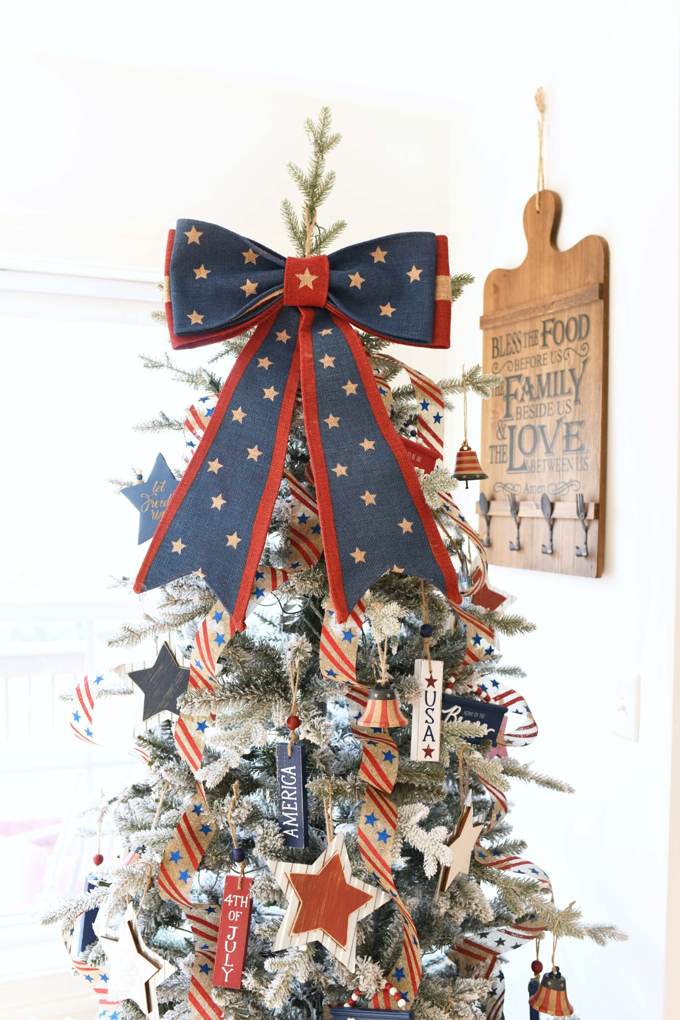 Patriotic Summer Christmas Tree | Cutefetti