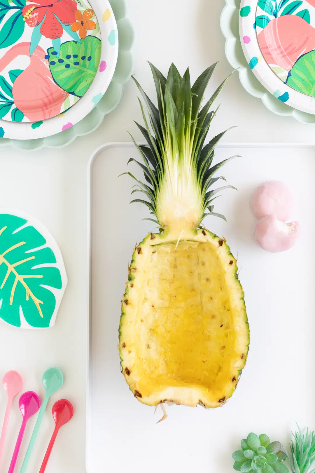 Tropical Sundae in a Pineapple | Cutefetti
