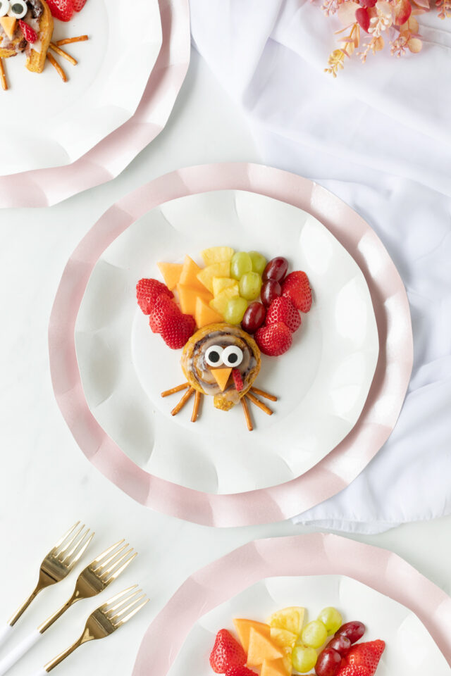 The Pumpkin Cinnamon Roll Turkeys That Will Make Thanksgiving More Fun