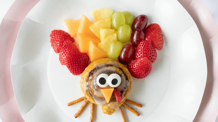 Pumpkin Cinnamon Roll Turkeys | Cutefetti