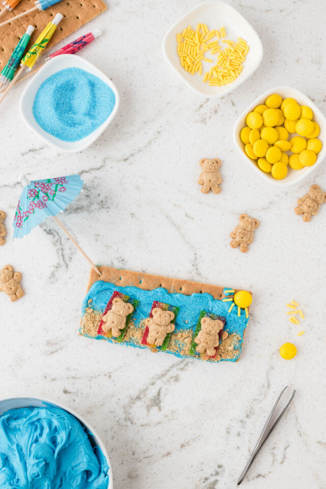 How to Make Beach Day Graham Crackers | Cutefetti
