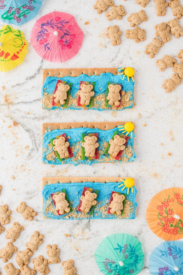 How to Make Beach Day Graham Crackers