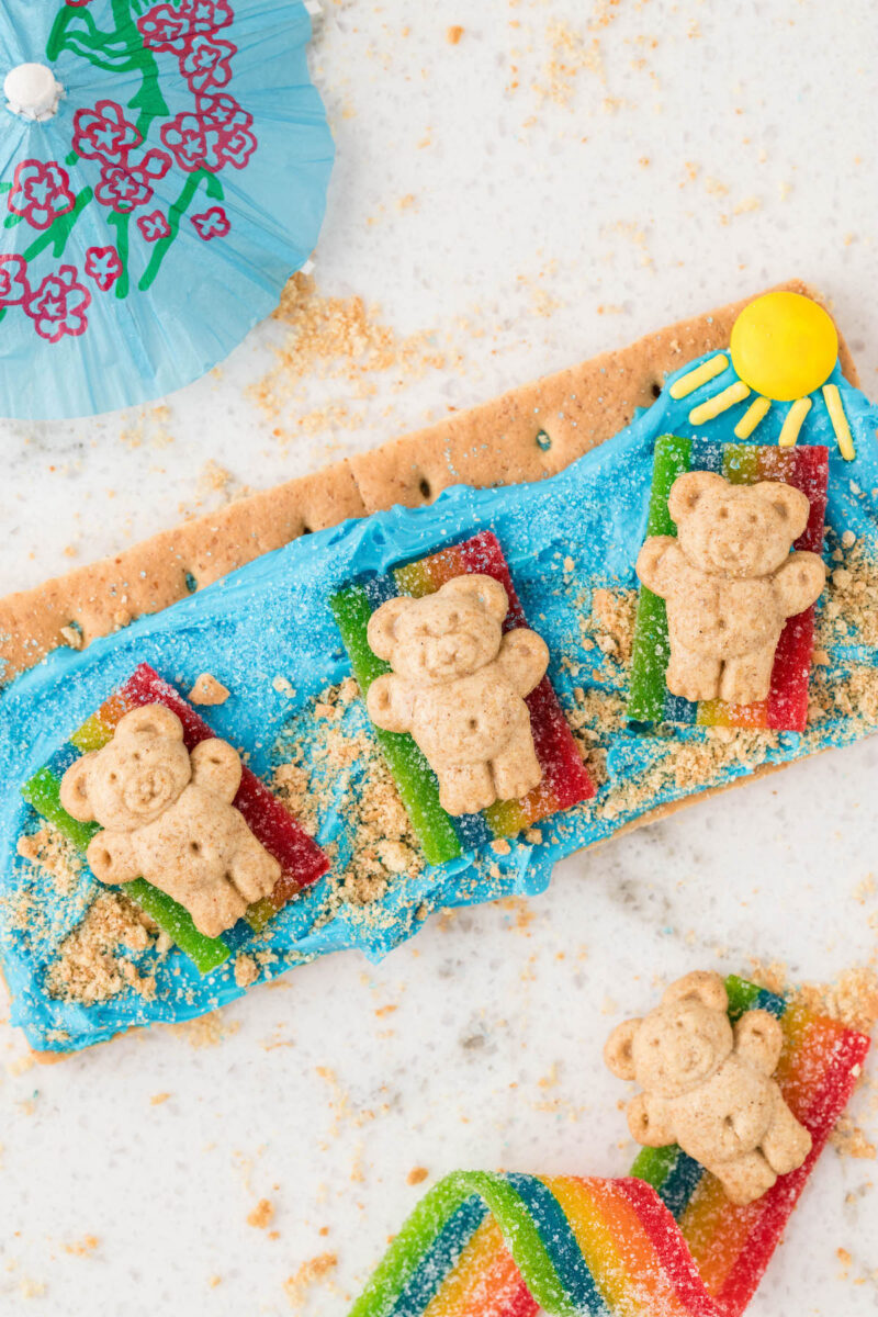 How to Make Beach Day Graham Crackers