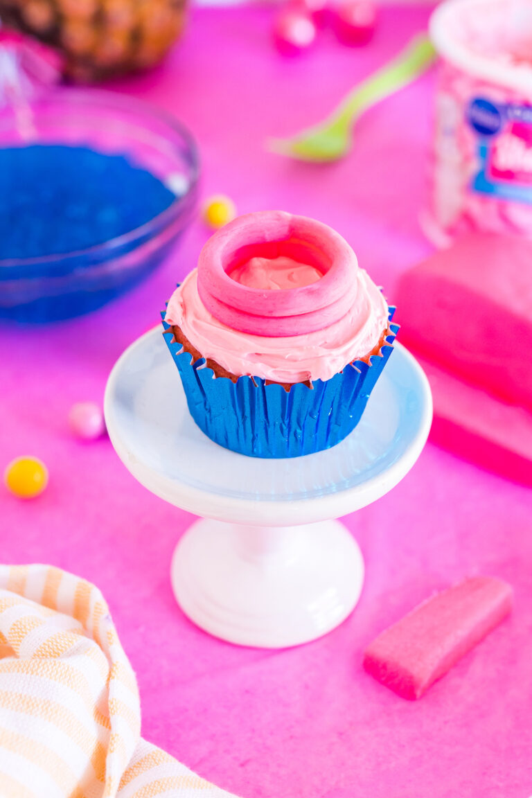 How To Make The Cutest Pool Cupcakes