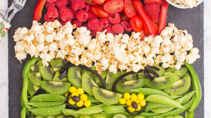 The Grinch Fruit Tray Idea that Will Make Your Heart Grow 3 Sizes ...