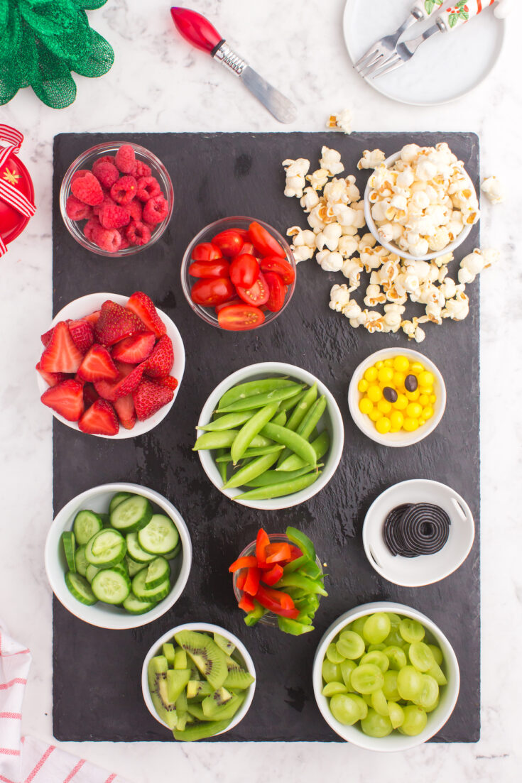 The Grinch Fruit Tray Idea that Will Make Your Heart Grow 3 Sizes ...