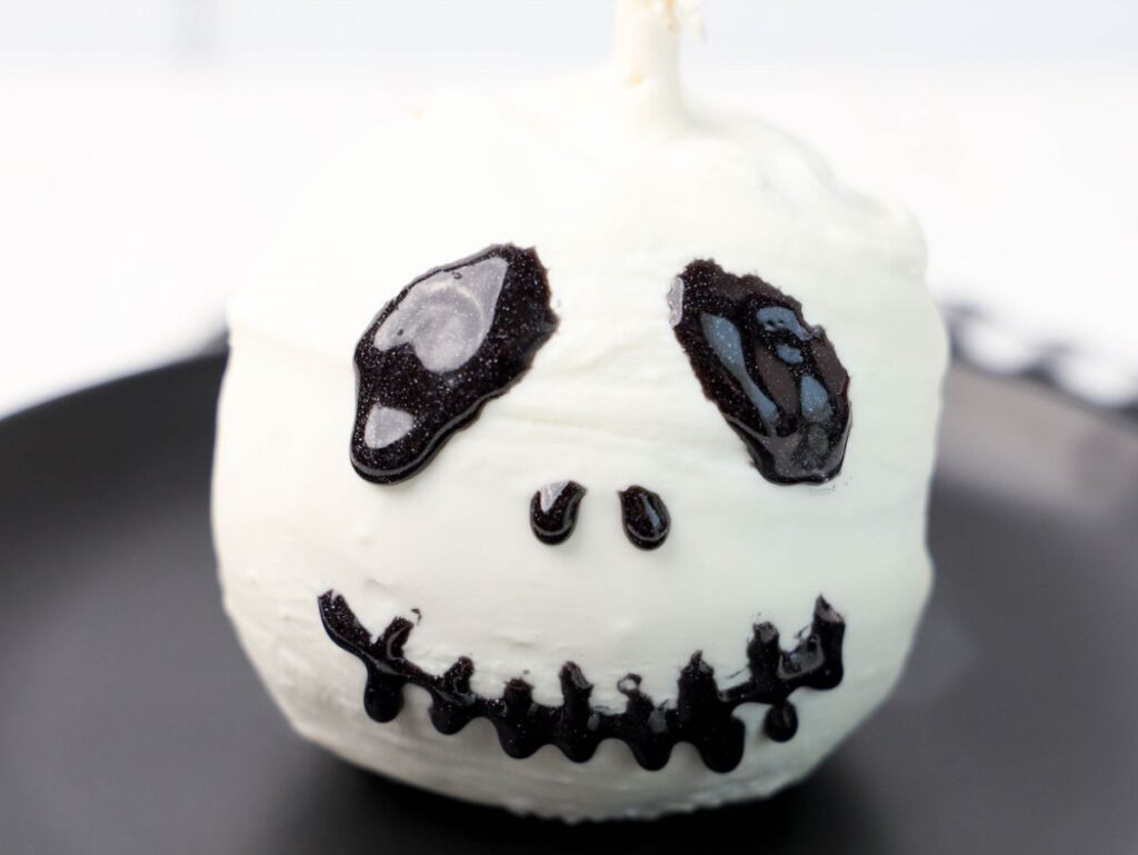 Easy Jack Skellington Candy Apples | Cutefetti