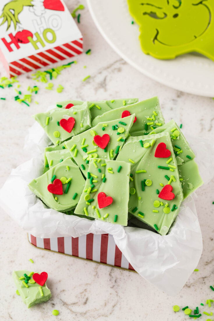 Make This Grinch Bark Recipe For Movie Night | Cutefetti