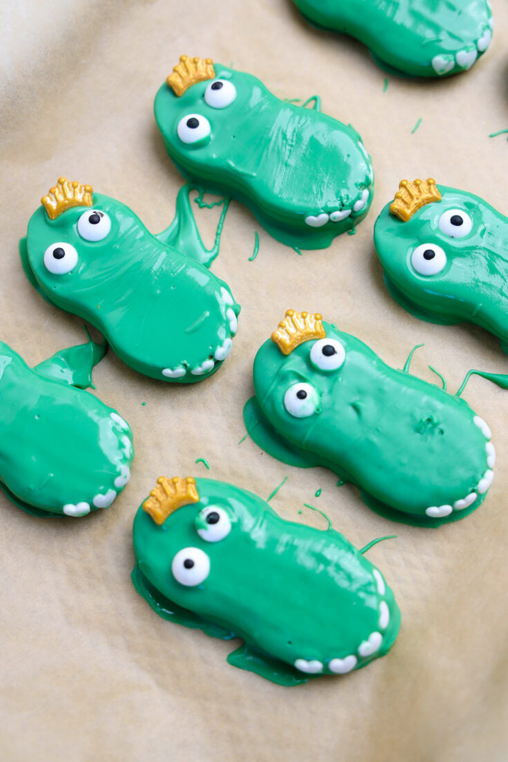 Chomp on these Alligator Cookies Right Now