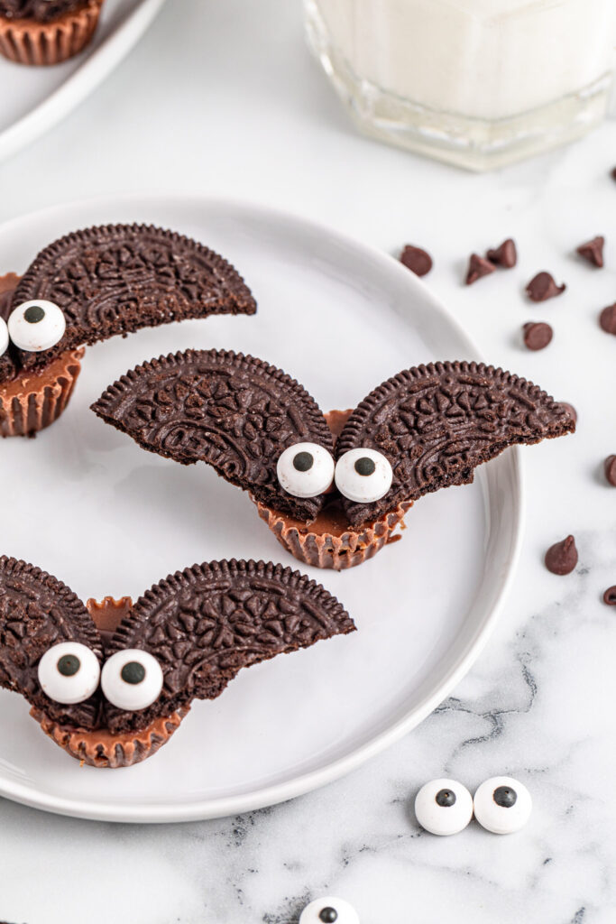 How to Make OREO Bats for Halloween | Cutefetti