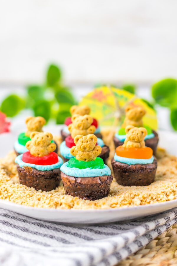 These Easy Beach Brownie Cups will Make a Splash