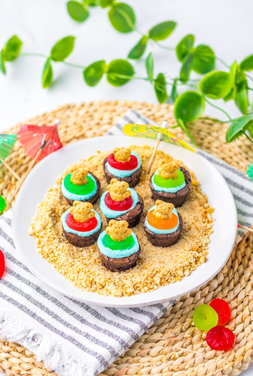 These Easy Beach Brownie Cups will Make a Splash