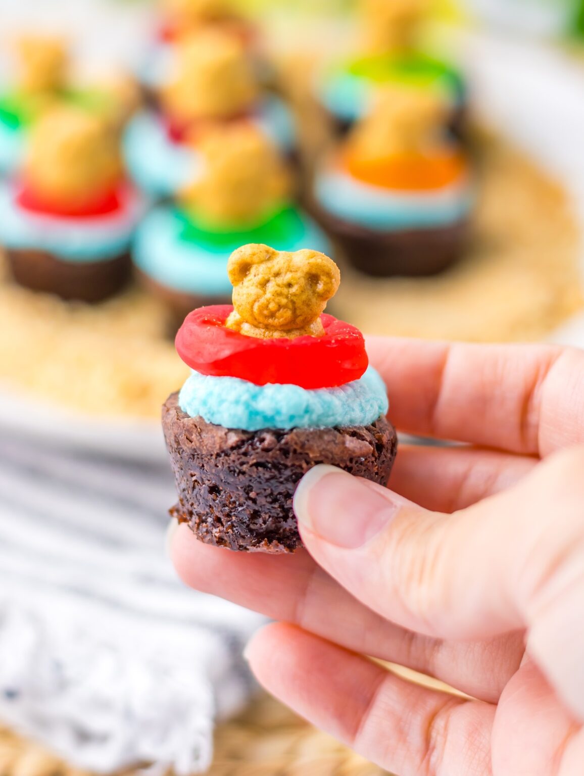 These Easy Beach Brownie Cups will Make a Splash