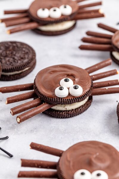 The Best OREO Spiders Recipe For a Halloween Party | Cutefetti