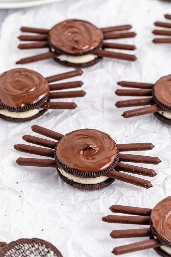 The Best OREO Spiders Recipe For a Halloween Party