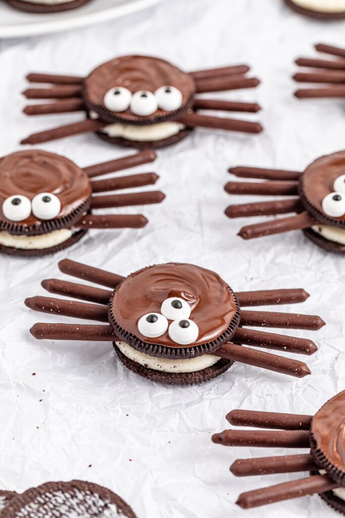 The Best OREO Spiders Recipe For a Halloween Party | Cutefetti