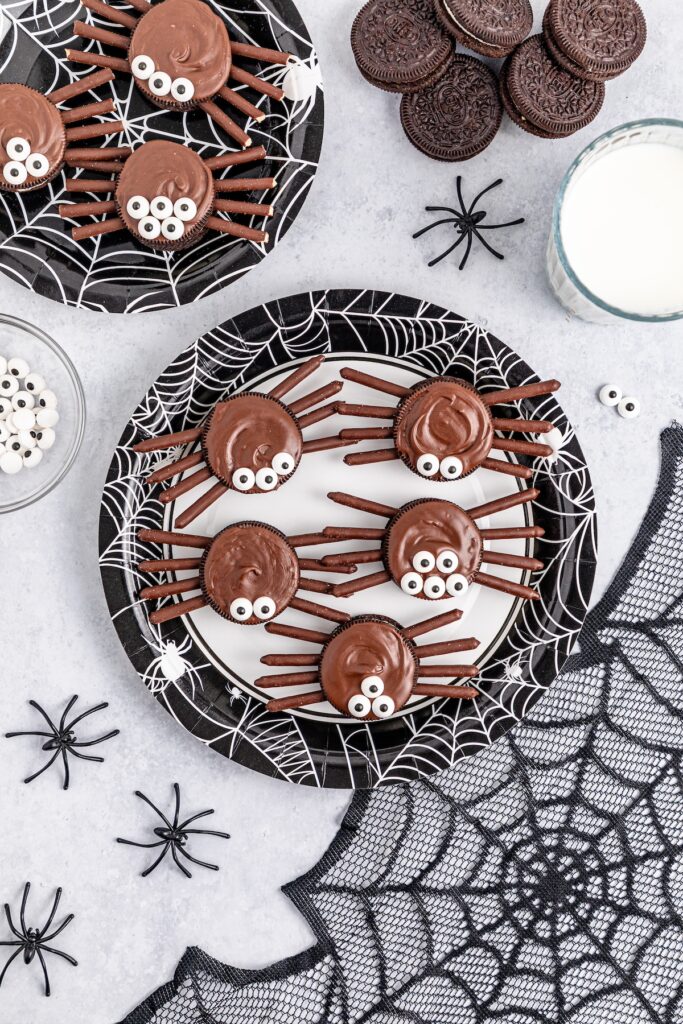 The Best OREO Spiders Recipe For a Halloween Party