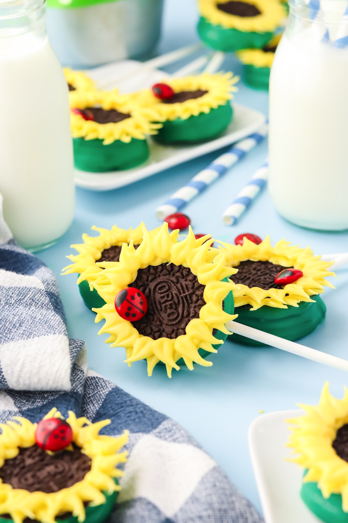 These Sunflower Cookies with Candy Ladybugs Will Make You Smile | Cutefetti