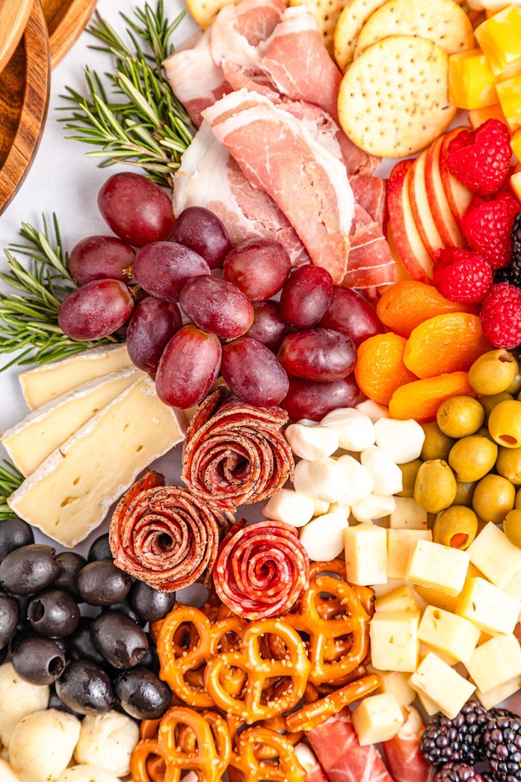 Amazing Christmas Tree Cheese Board for Foodies and Party Hosts | Cutefetti