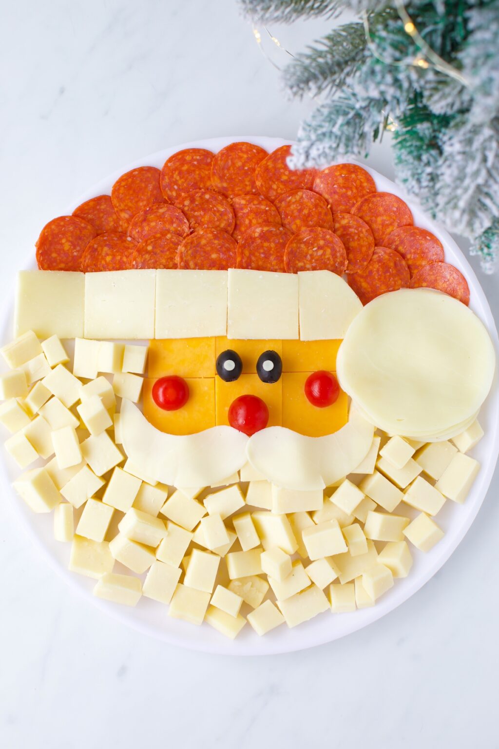 Make this Cute Santa Claus Snack Platter ASAP | Cutefetti